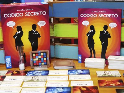 Código secreto: Un juego de mesa de espías. Reseña 2025 - Jueguetes
